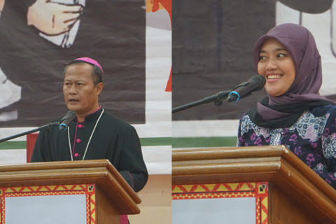 Lirik Lagu Ina Maria Senaren dan Terjemahan Bahasa Indonesia